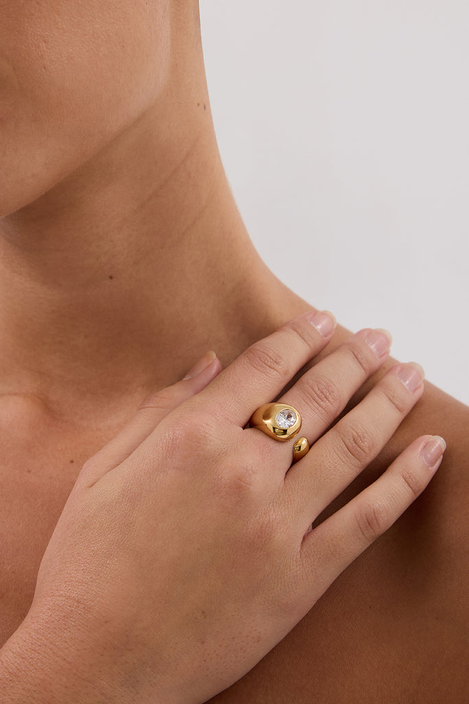 AMBER SCEATS VESPER RING GOLD | Dissh