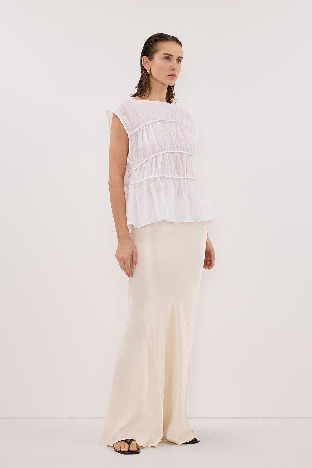 FLYNN WHITE LINEN BLEND TIERED TOP – DISSH