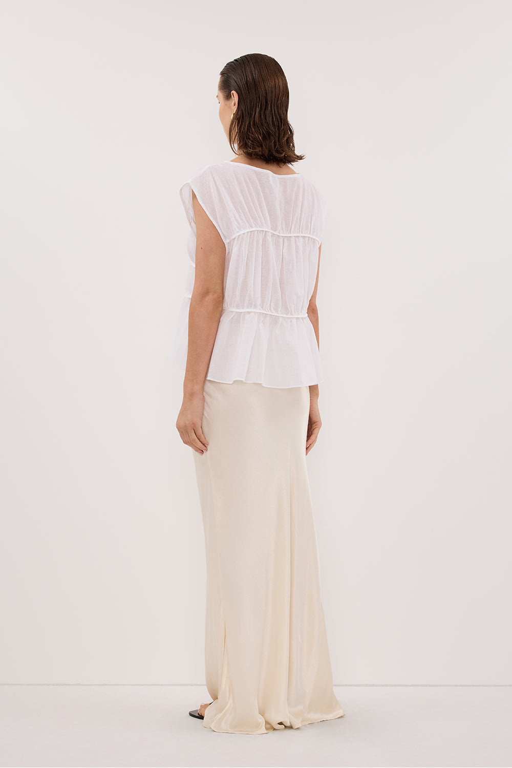 FLYNN WHITE LINEN BLEND TIERED TOP – DISSH