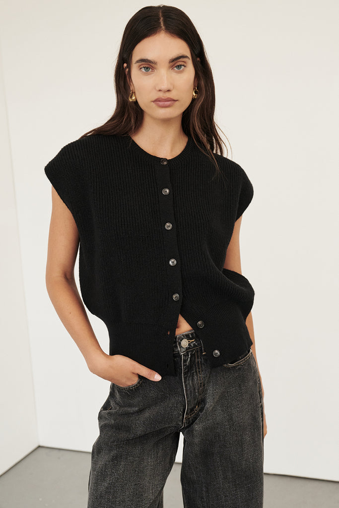 KATE BLACK KNIT VEST | Dissh